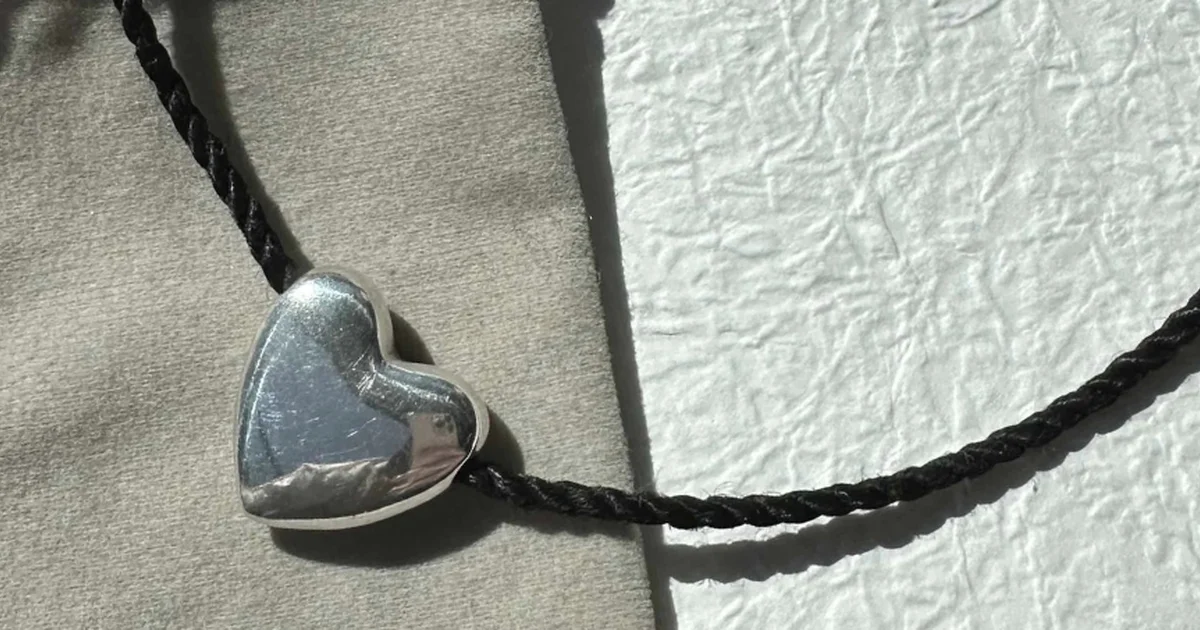 モードなギャップがたまらない！ 【アニカイネズ】のハートネックレス ＃深夜のこっそり話 #1913 - 【SKB】深夜のこっそり話 - ビューティ | SPUR